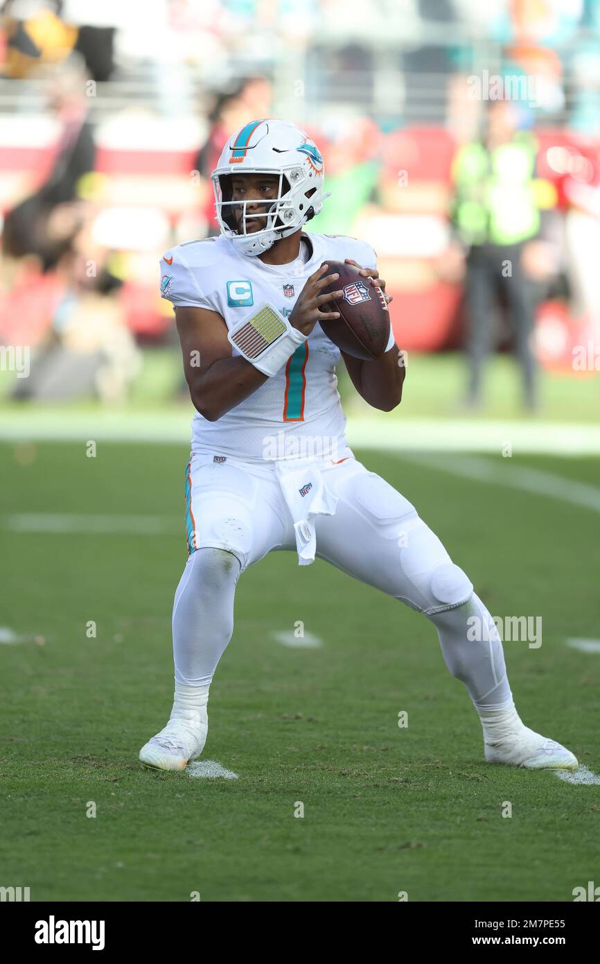 Miami Dolphins quarterback Tua Tagovailoa (1) looks to pass the ball in ...