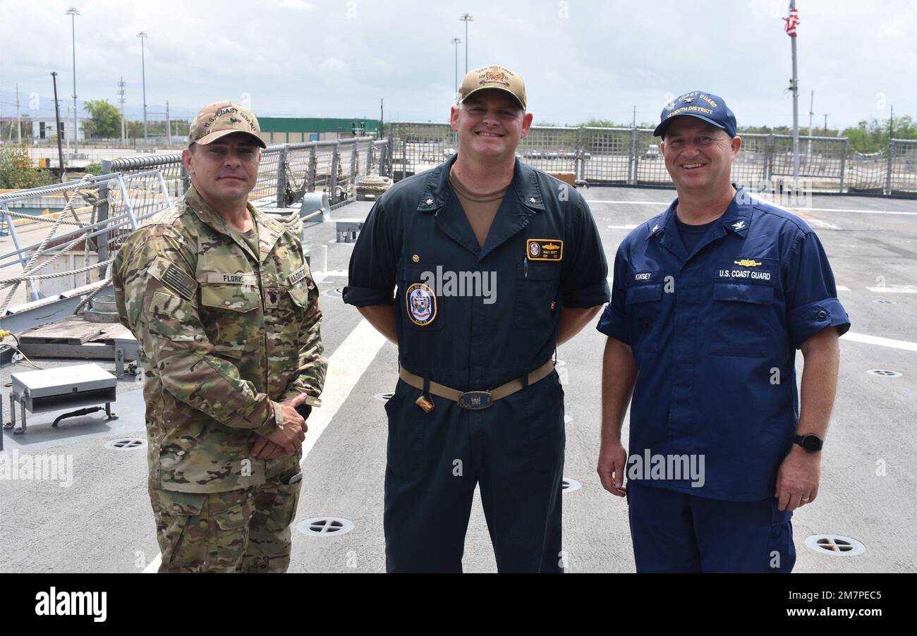 Uss billings lcs 15 gold crew hi-res stock photography and images - Alamy