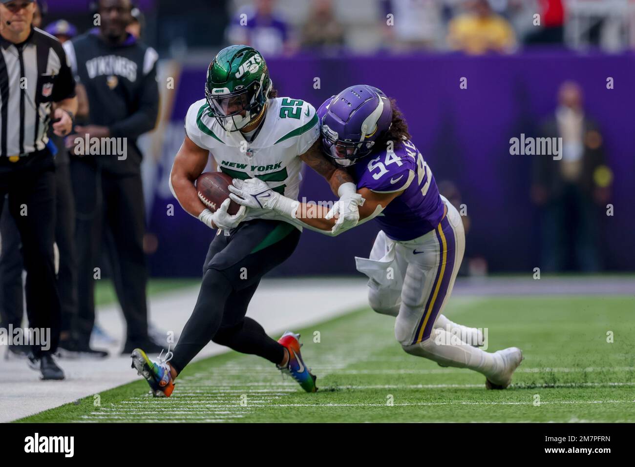 Minnesota Vikings linebacker Eric Kendricks (54) tackles New York Jets ...