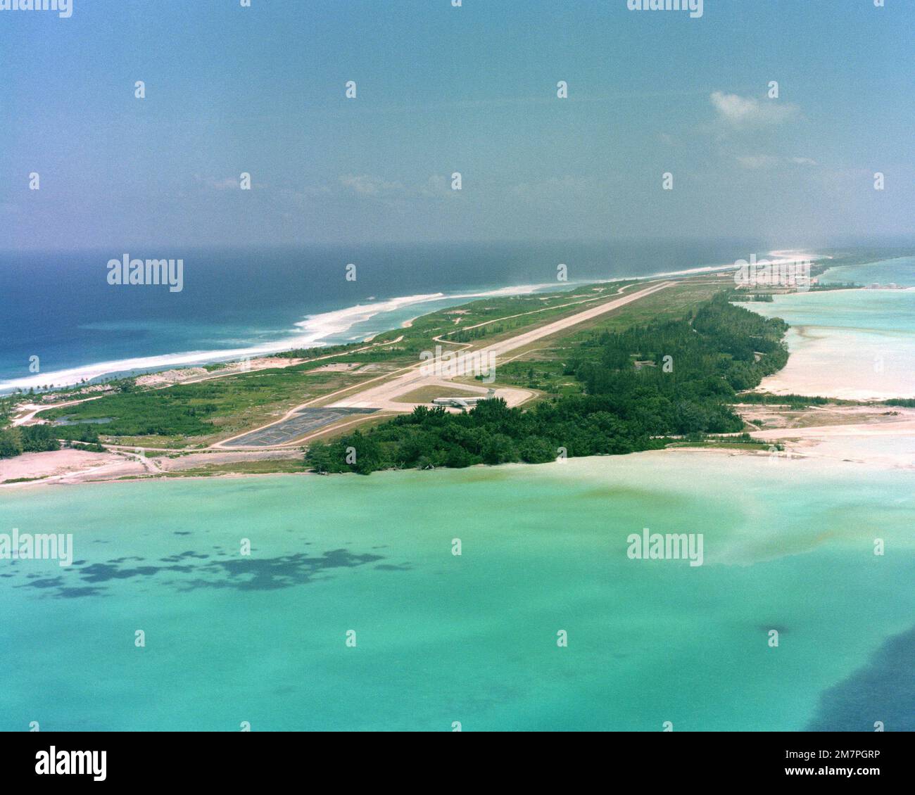 Runway base hi-res stock photography and images - Alamy