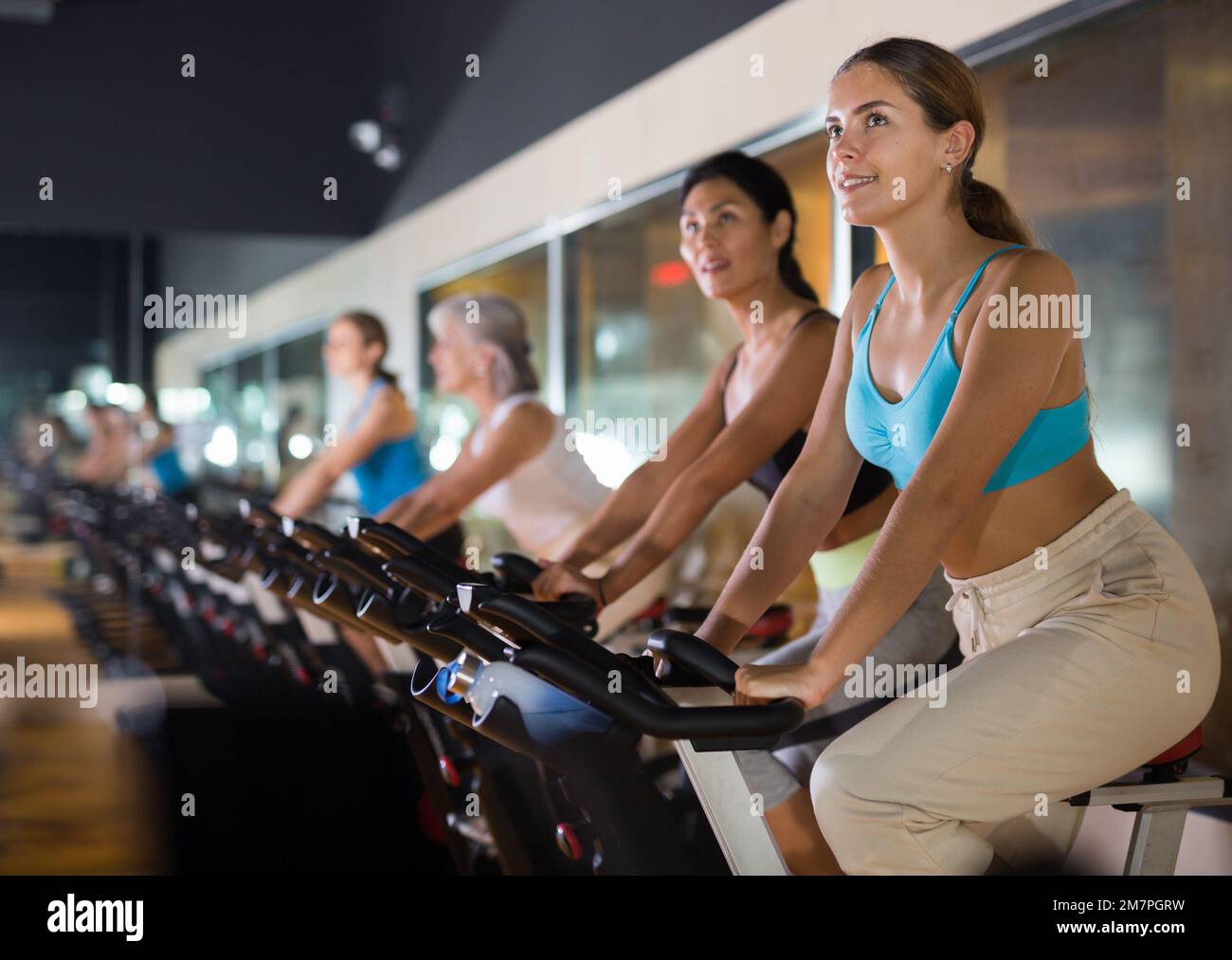 Indoor spinning class hi-res stock photography and images - Alamy