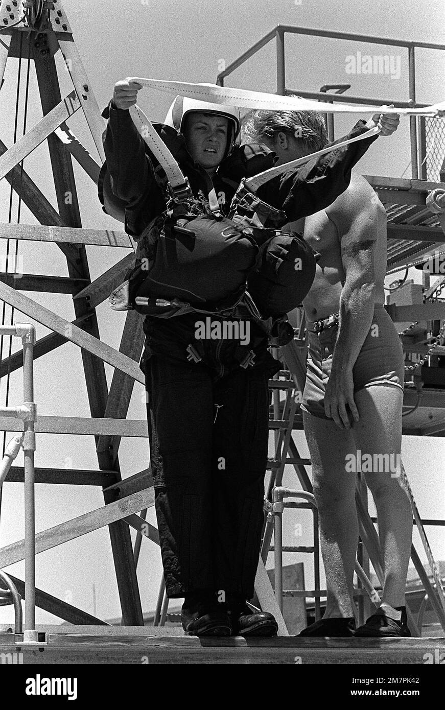Parachute water survival training hi-res stock photography and images ...