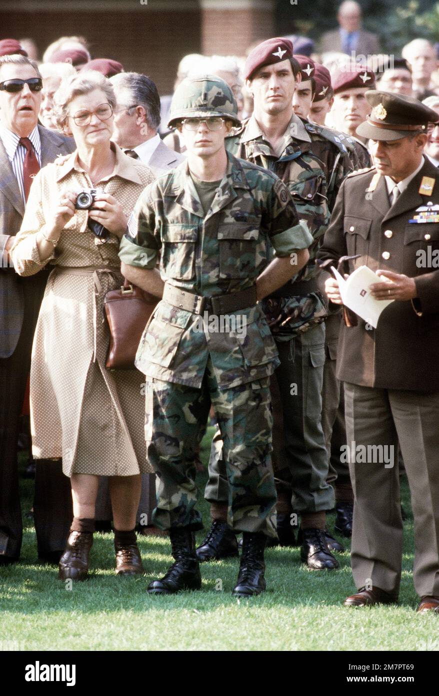 Commander of the 82nd airborne division hi-res stock photography and ...