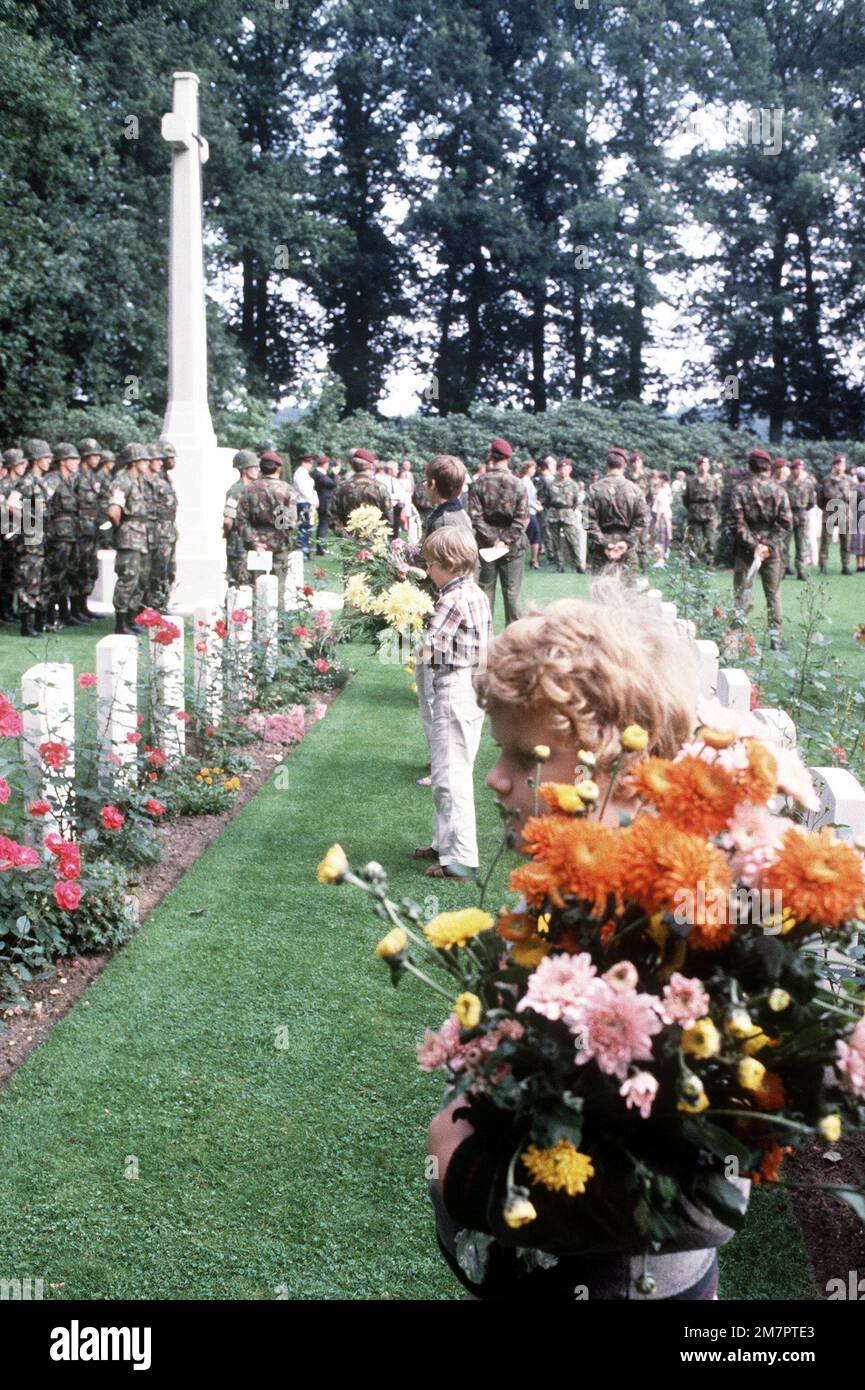 Dutch children hold flowers to be placed on the graves during the 36th ...