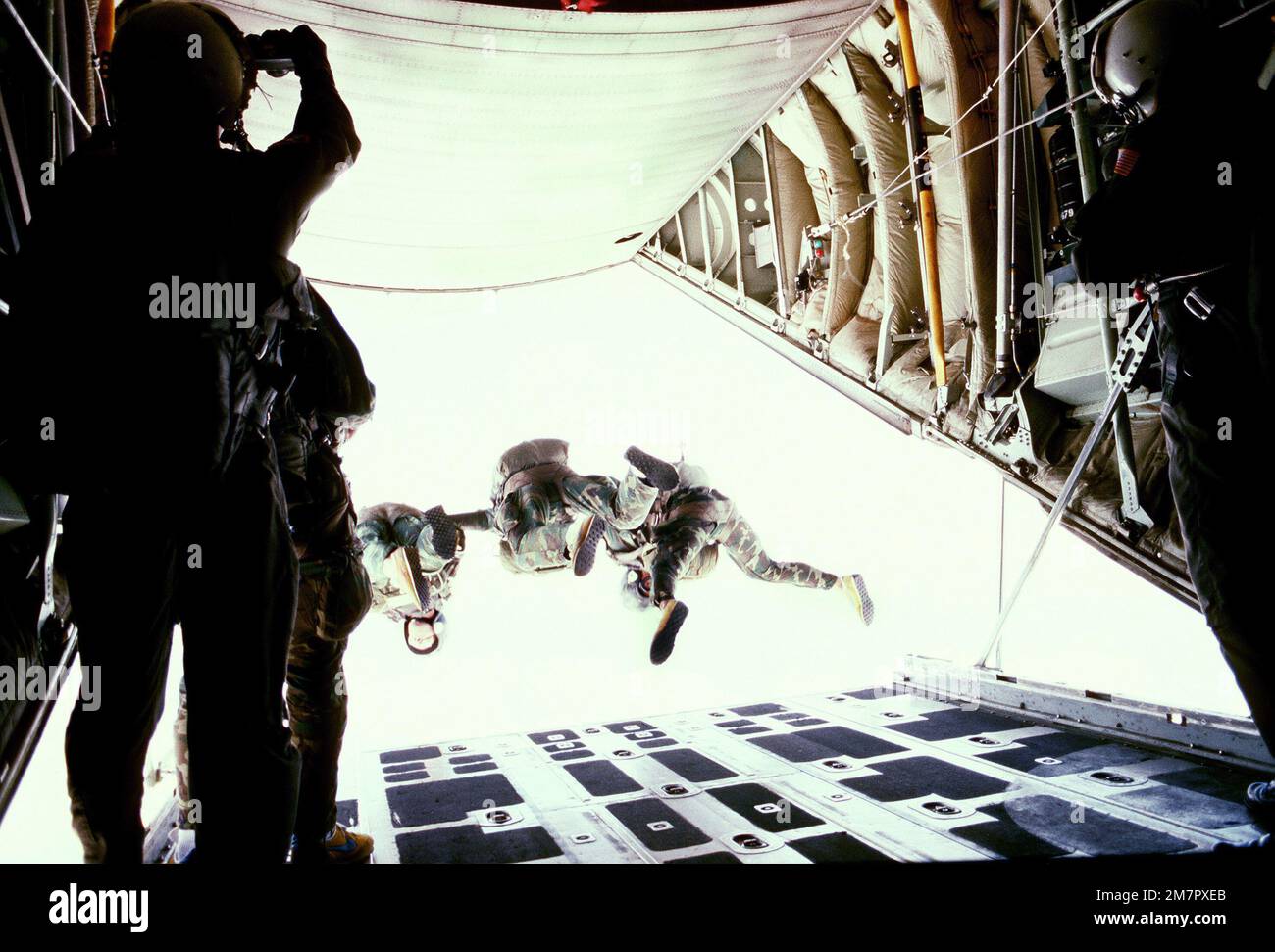 Halo aircraft hi-res stock photography and images - Alamy