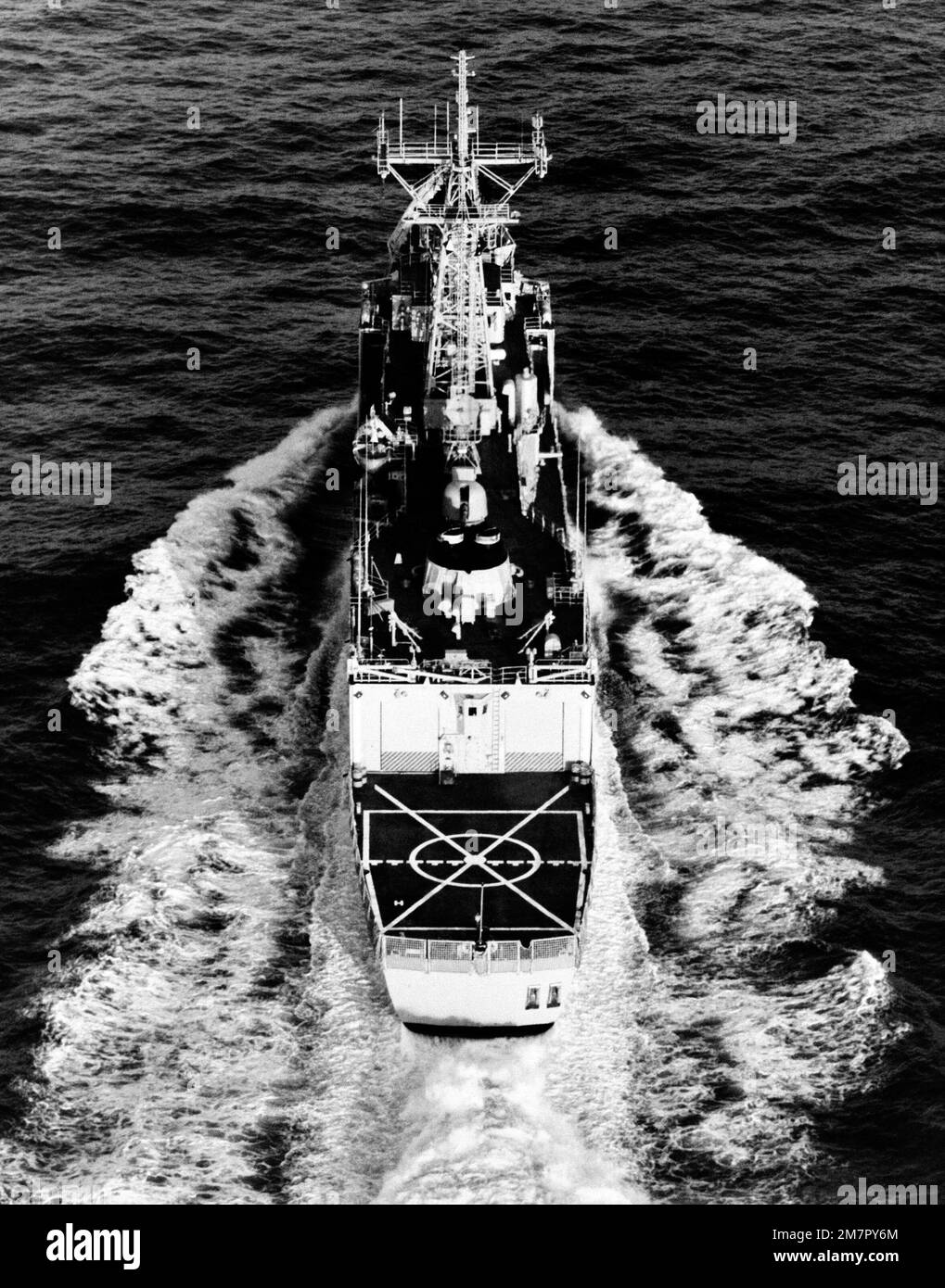An aerial stern view of the Australian frigate ADELAIDE (F-01) underway ...