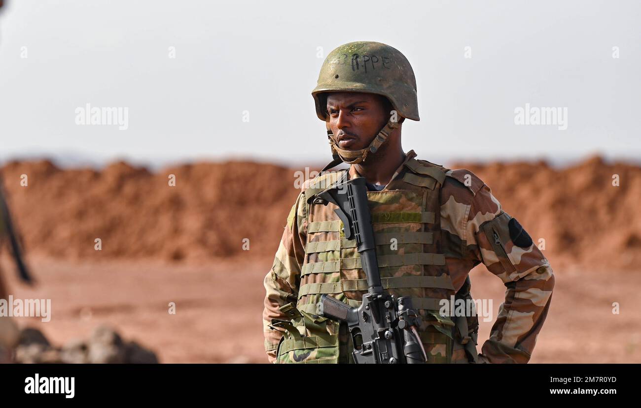 U.S. Army National Guard Soldiers assigned to the 2nd Security Force ...