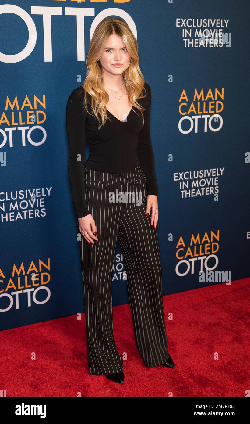 Kelly Lamor Wilson poses during a photocall for "A Man Called Otto" on ...