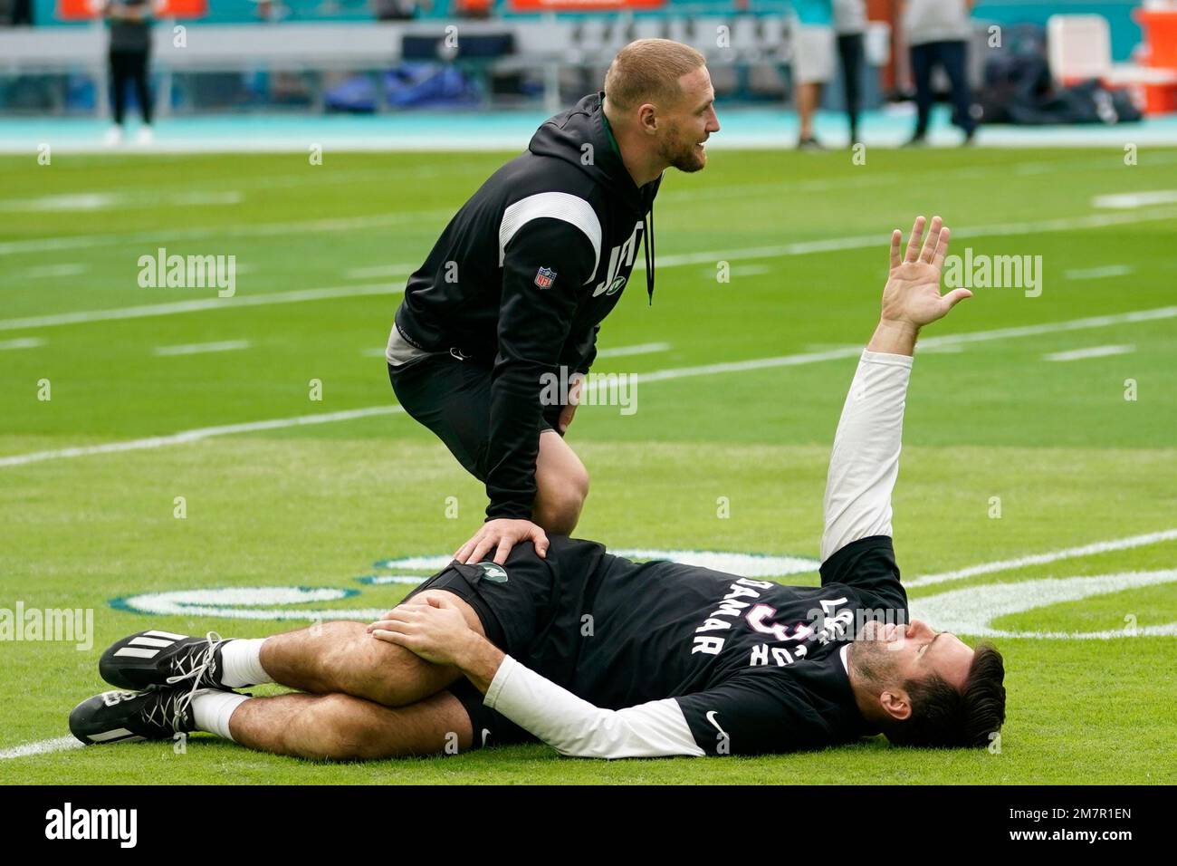 New York Jets quarterback Joe Flacco stretches before an NFL football ...