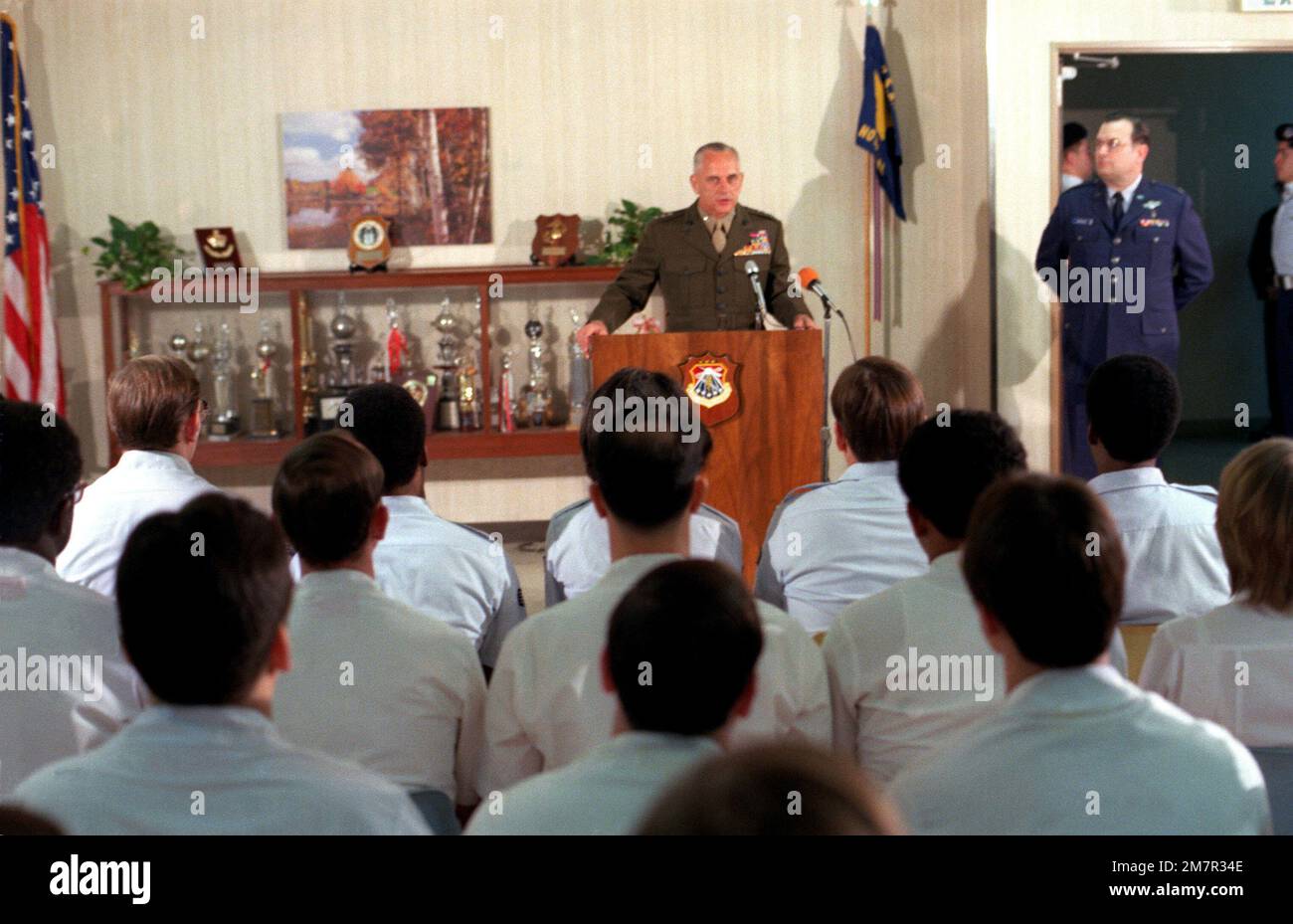Meritorious unit commendation award hi-res stock photography and images ...