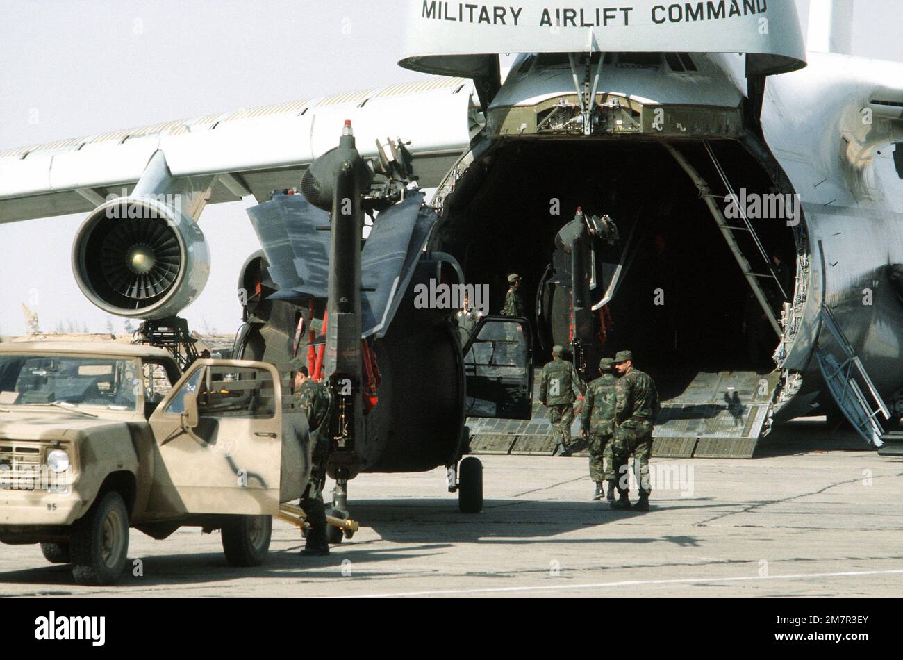 Uh 80 black hawk hi-res stock photography and images - Alamy