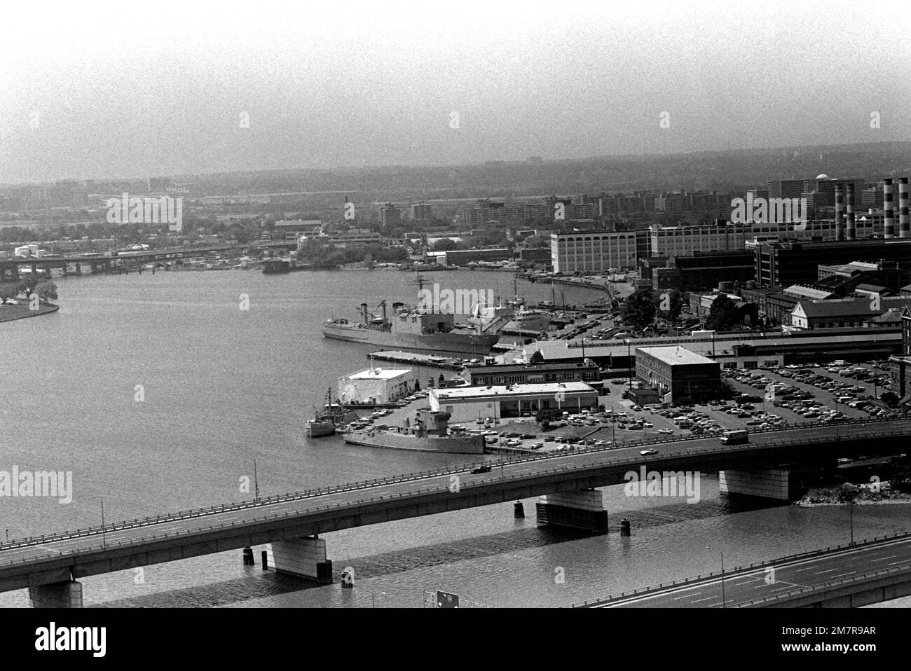 Uss fairfax county hi-res stock photography and images - Alamy