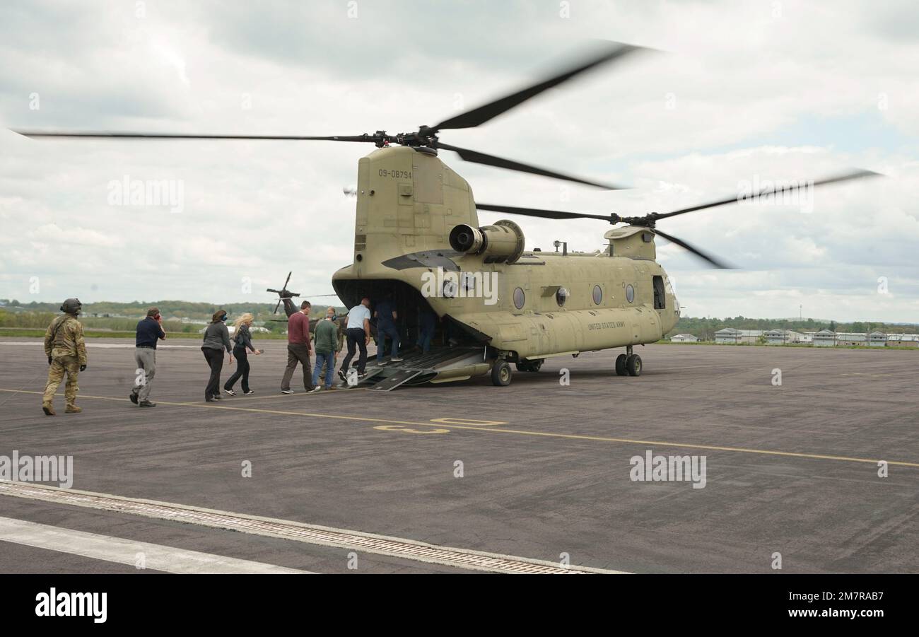 Civilian employers move onto the back ramp of a Pennsylvania National ...