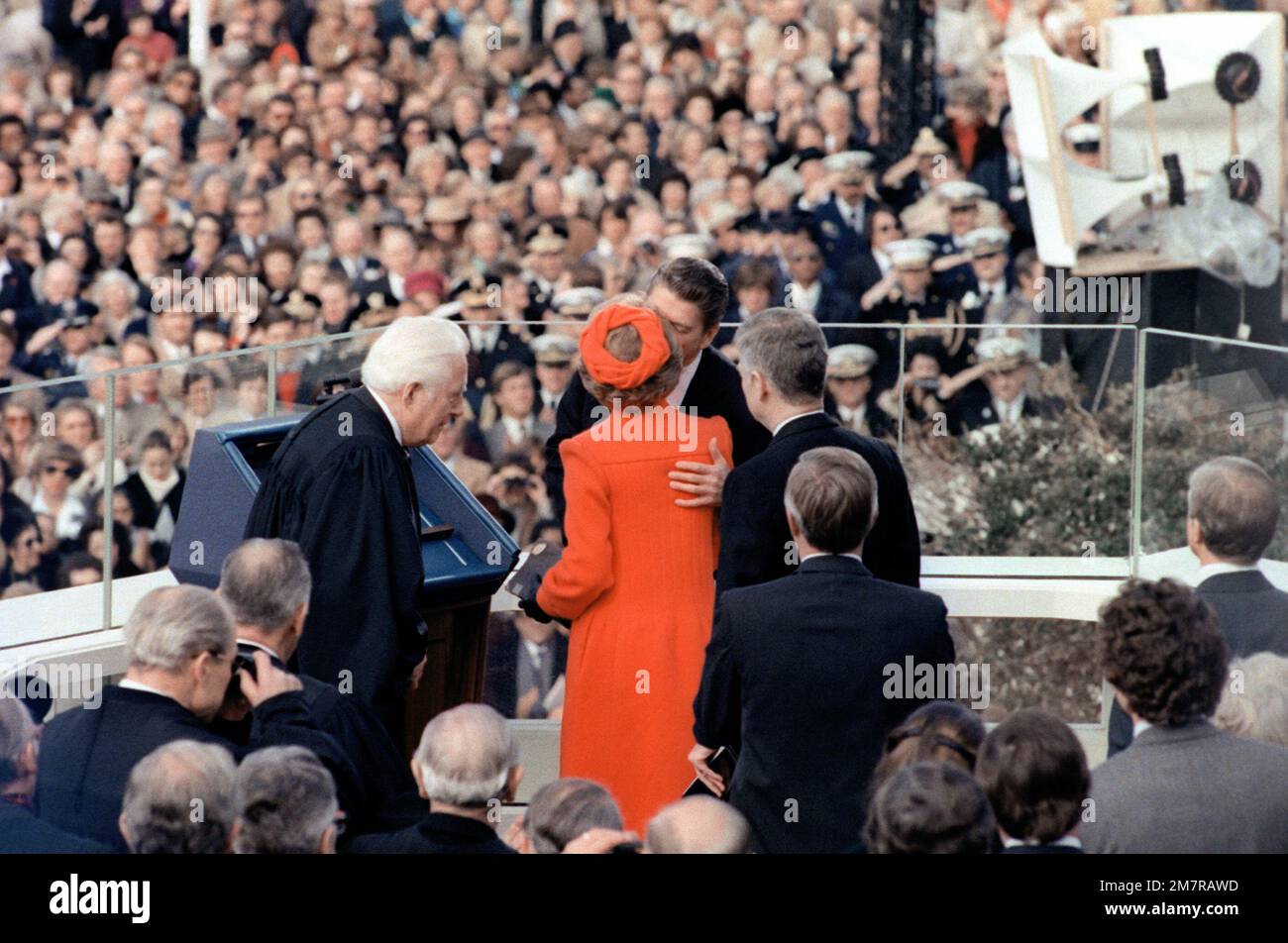 Nancy reagan ronald kiss hi-res stock photography and images - Alamy