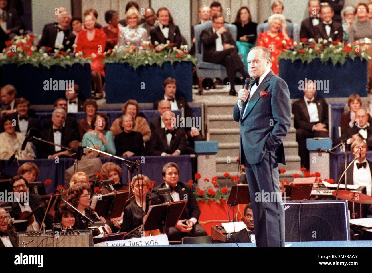 Comedian bob hope performs hi-res stock photography and images - Alamy