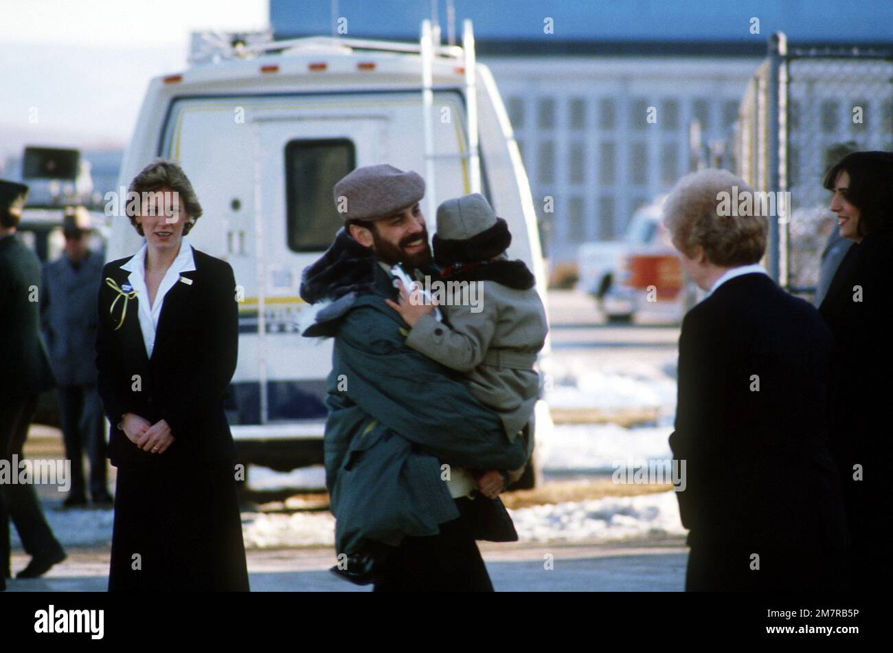 Gary Lee, former hostage, meets his family for the first time since his ...