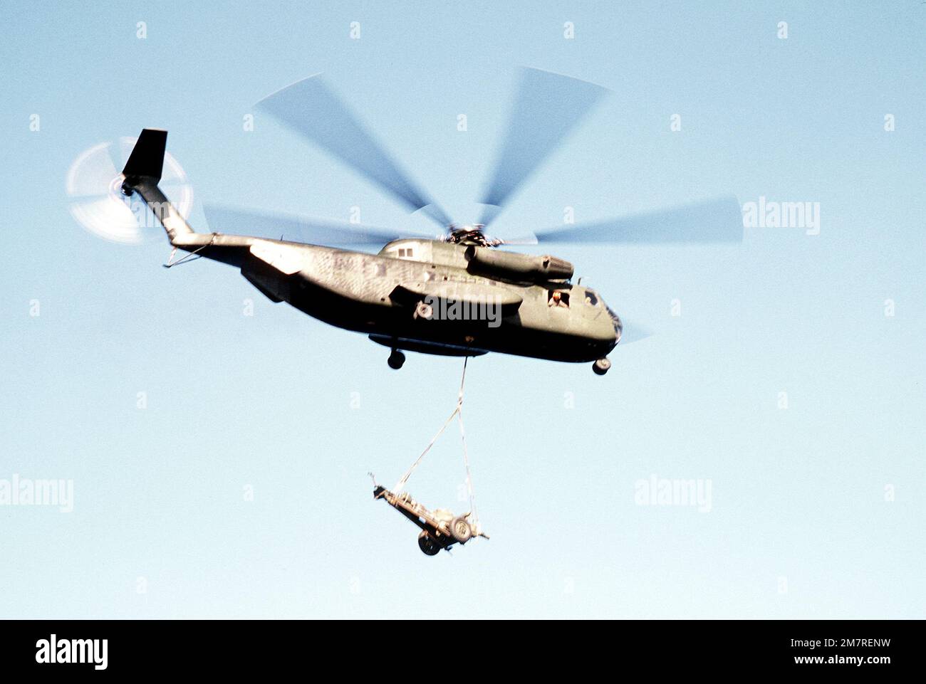 A Marine Corps CH-53D Sea Stallion helicopter airlifts a 105mm howitzer ...
