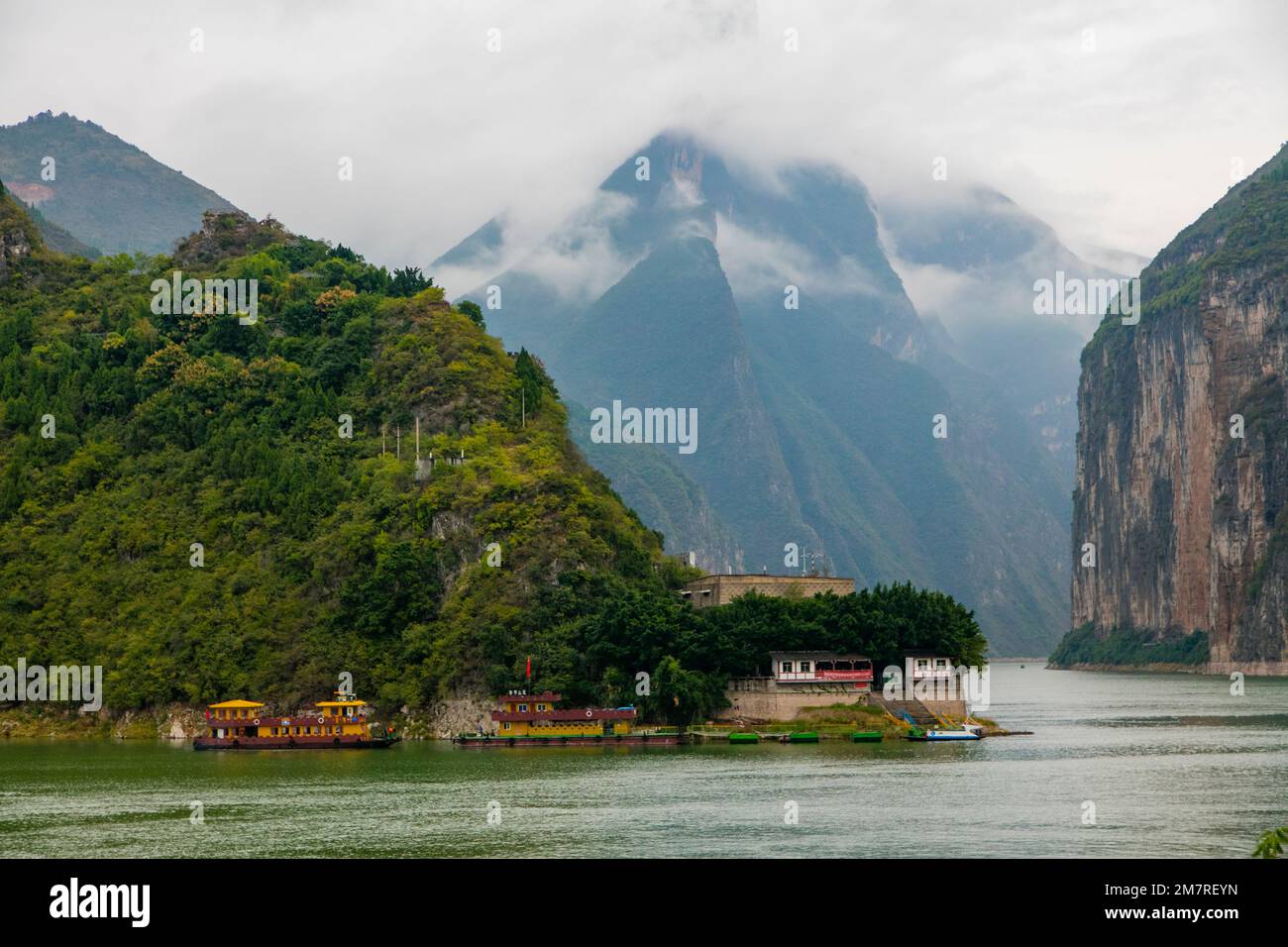 White emperor city hi-res stock photography and images - Alamy