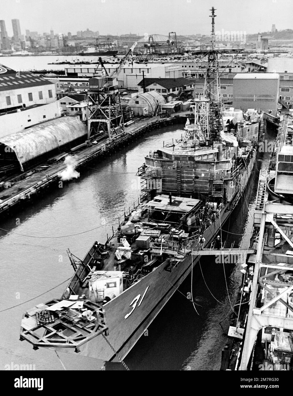 A port bow view of the guided missile frigate USS STARK (FFG 31) at 40 ...