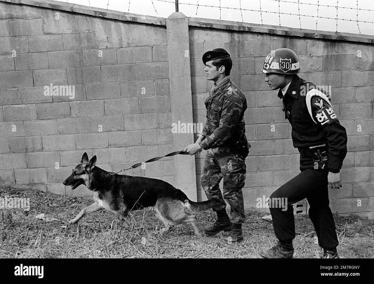 Security policemen A1C Steven Thompson and Korean Air Force A1C AN Jae ...