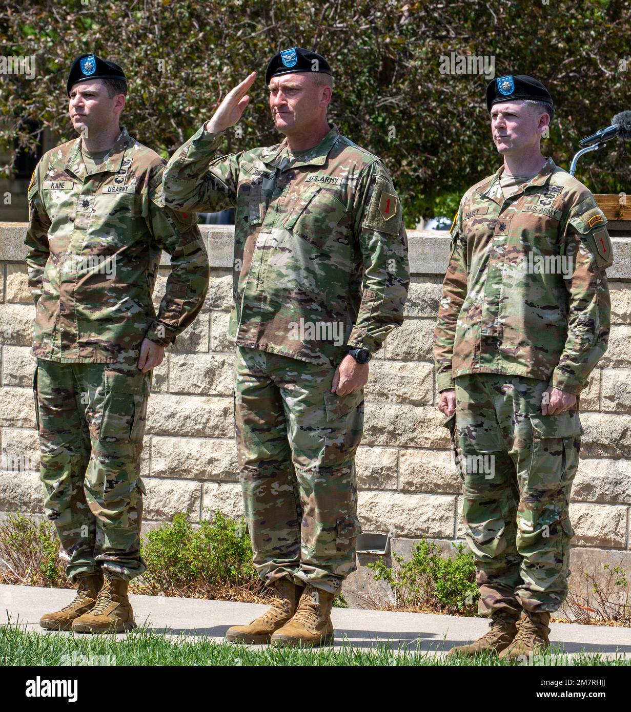 (Left to right) U.S. Army Lt. Col. Patrick H. Kaine, the outgoing ...