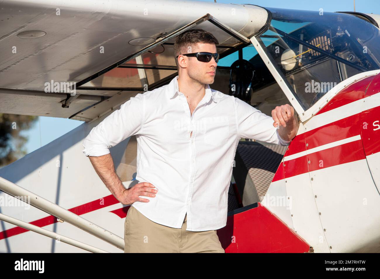 A young male pilot with a Piper Super Cub Stock Photo - Alamy