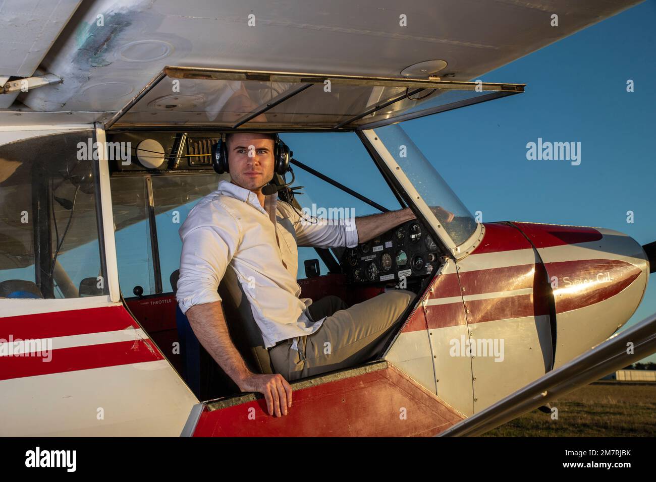 A young male pilot with a Piper Super Cub Stock Photo - Alamy