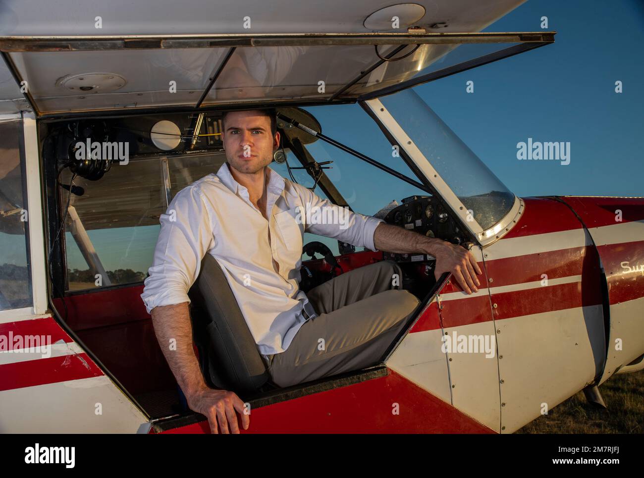 Cockpit piper super cub aircraft hi-res stock photography and images ...