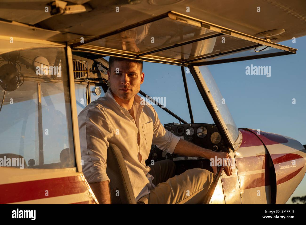 A young male pilot with a Piper Super Cub Stock Photo - Alamy
