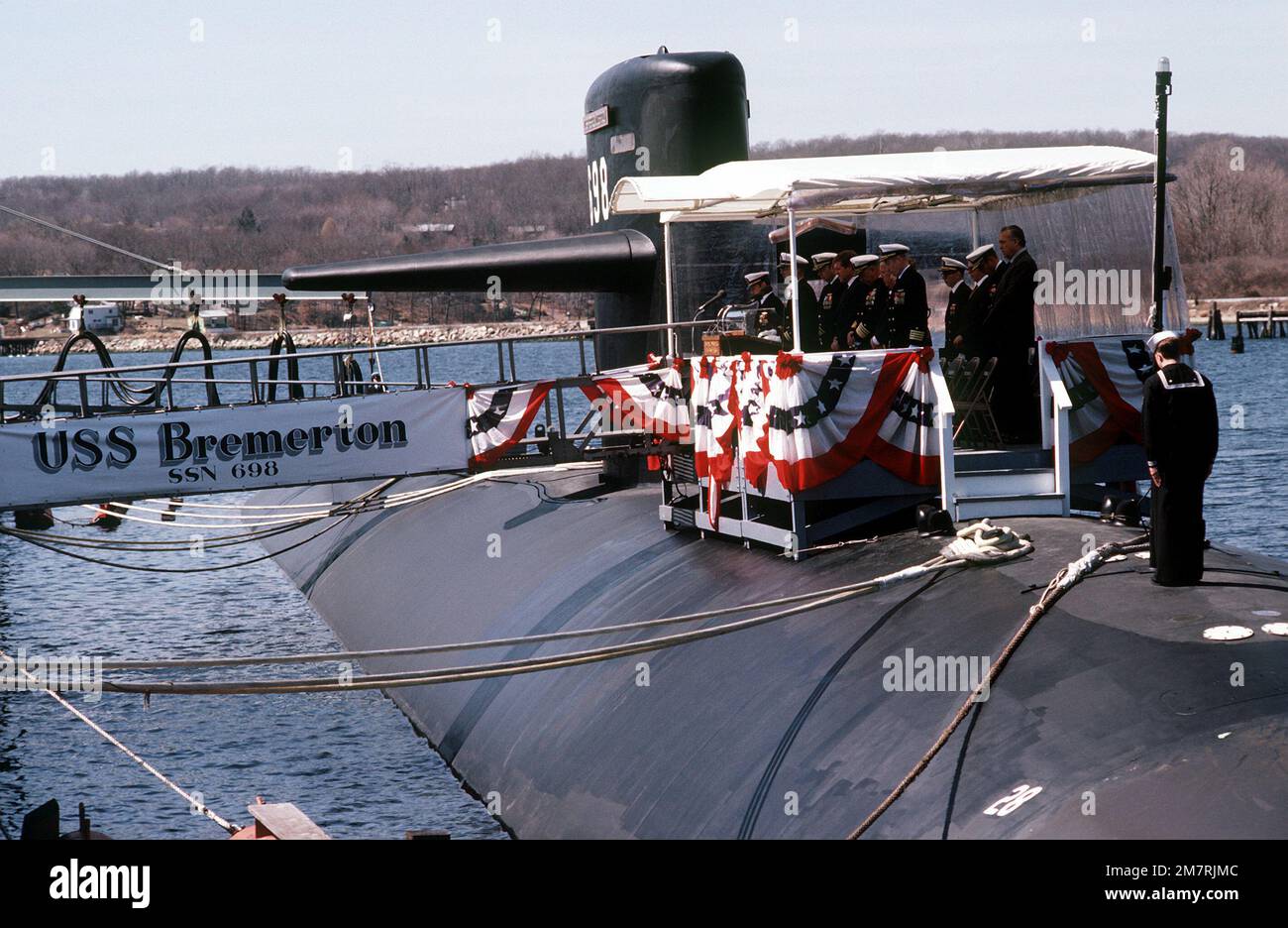 A starboard bow view of the nuclear-powered attack submarine USS ...