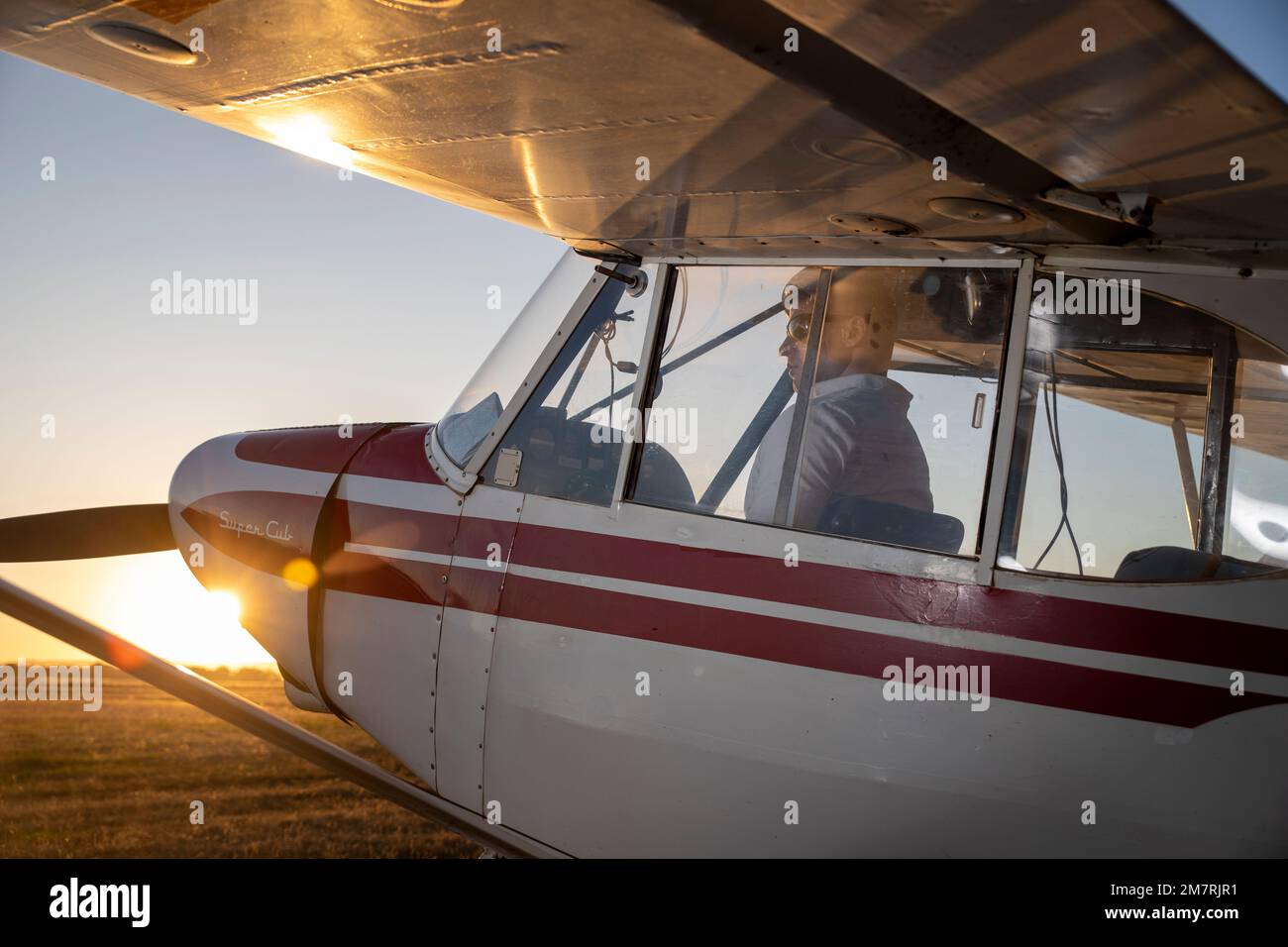 Cockpit piper super cub aircraft hi-res stock photography and images ...