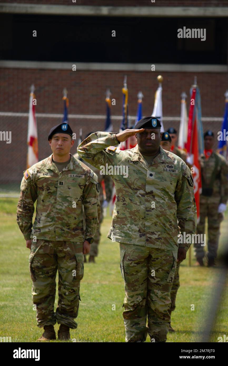 U.S. Army Lt. Col. Luckey, 304th Expeditionary Signal Battalion ...