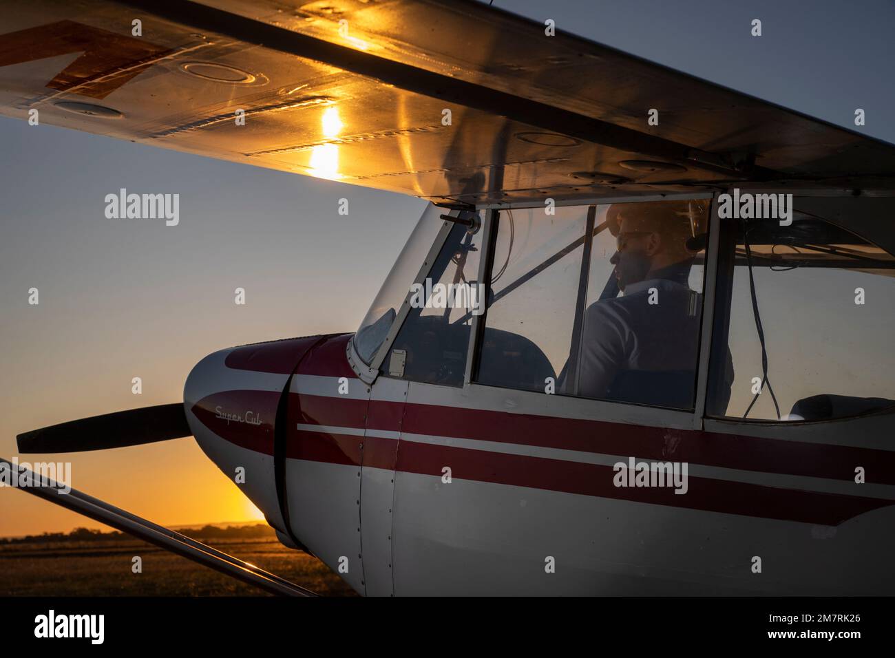 Cockpit piper super cub aircraft hi-res stock photography and images ...