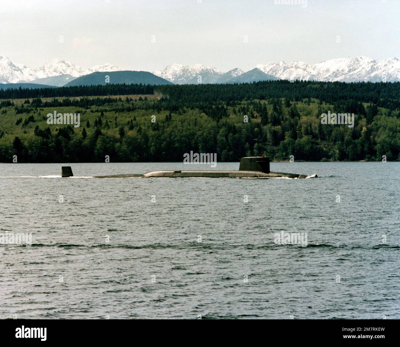 A starboard beam view of the nuclear-powered attack submarine USS SAM ...