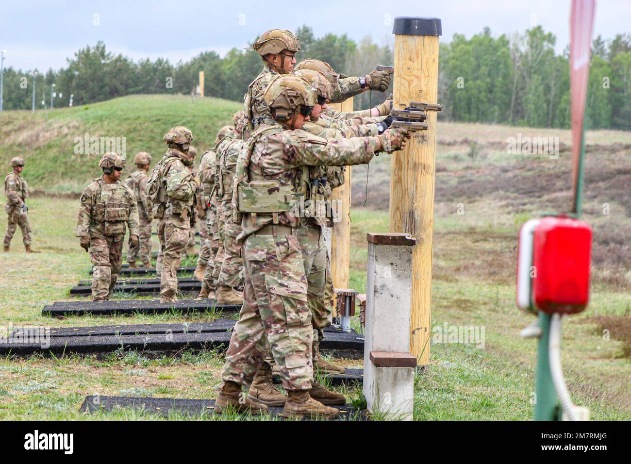 U.S. Army Infantrymen assigned to Charlie Company, 1st Battalion, 68th ...