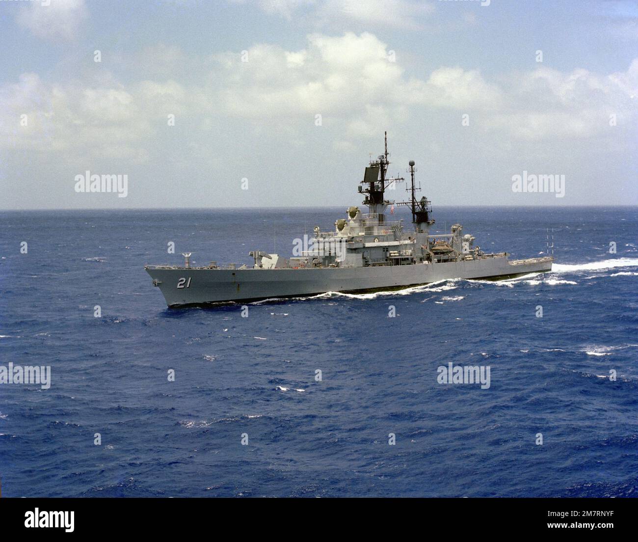 A port bow view of the guided missile cruiser USS GRIDLEY (CG-21 ...