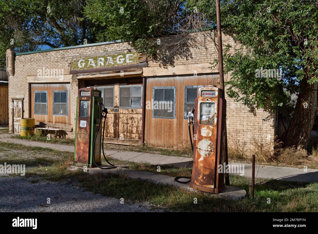 Antique fuel pumps hi-res stock photography and images - Alamy
