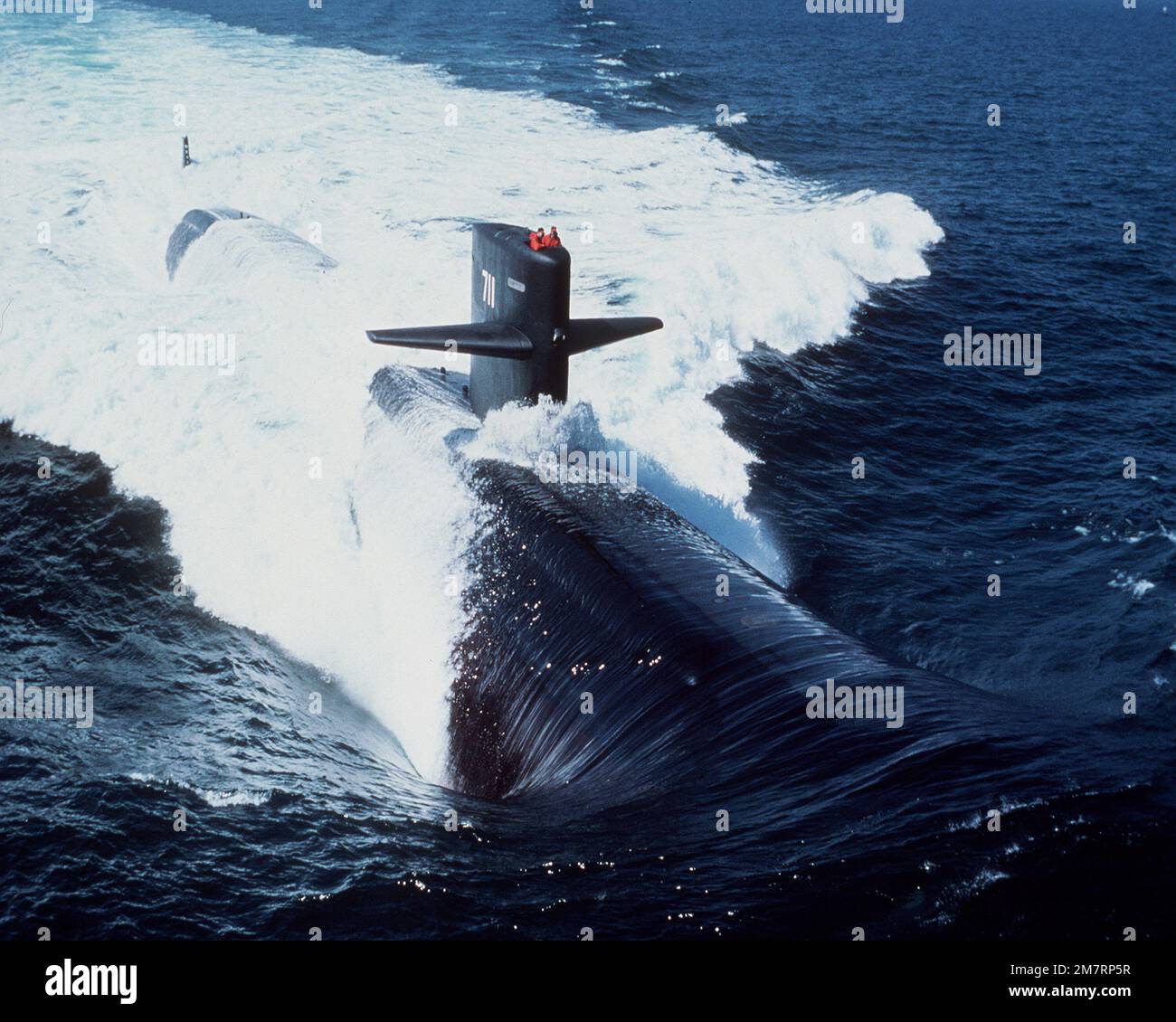 A starboard bow view of the nuclear-powered attack submarine SAN ...