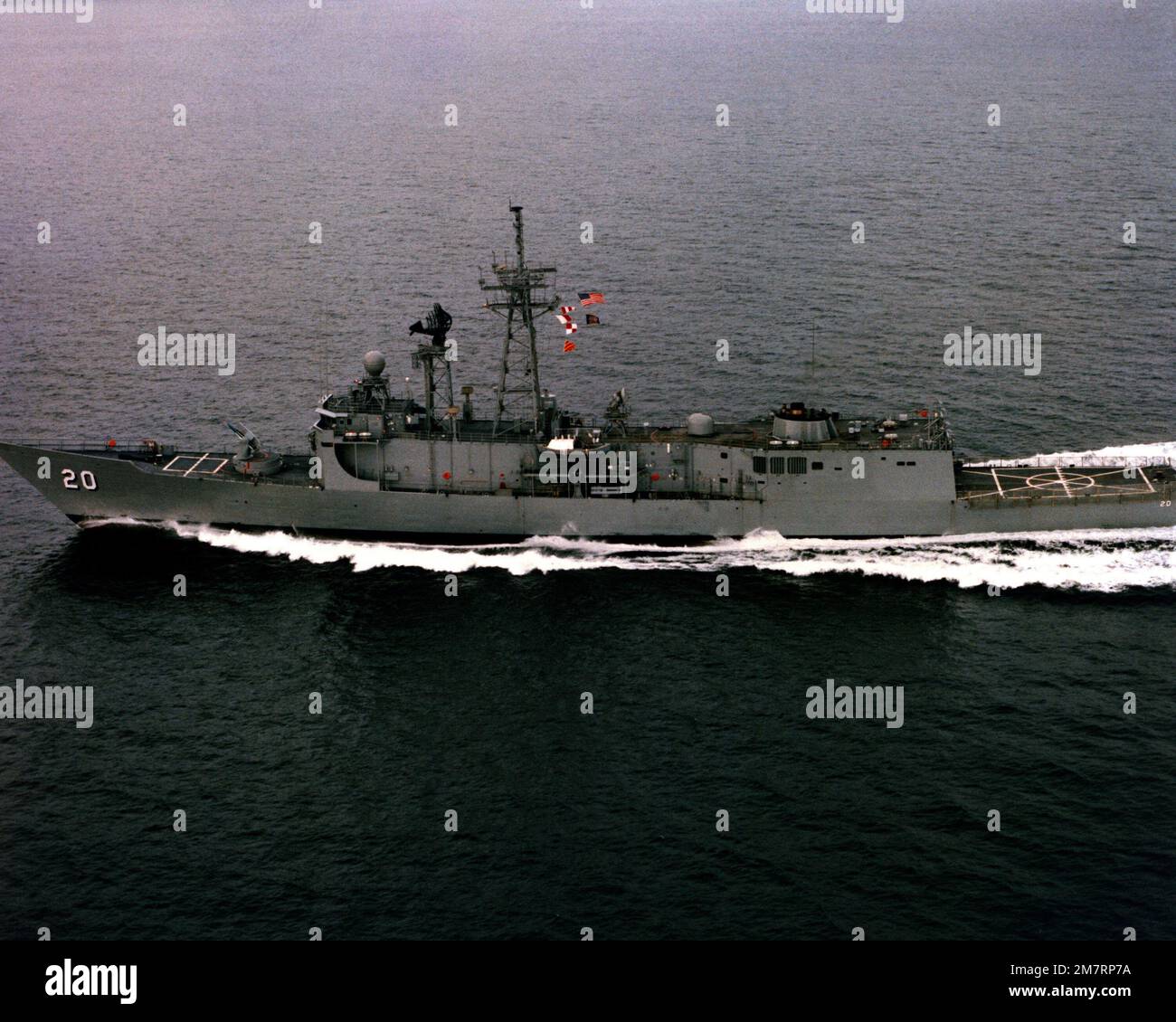 An aerial port beam view of the guided missile frigate ANTRIM (FFG-20 ...