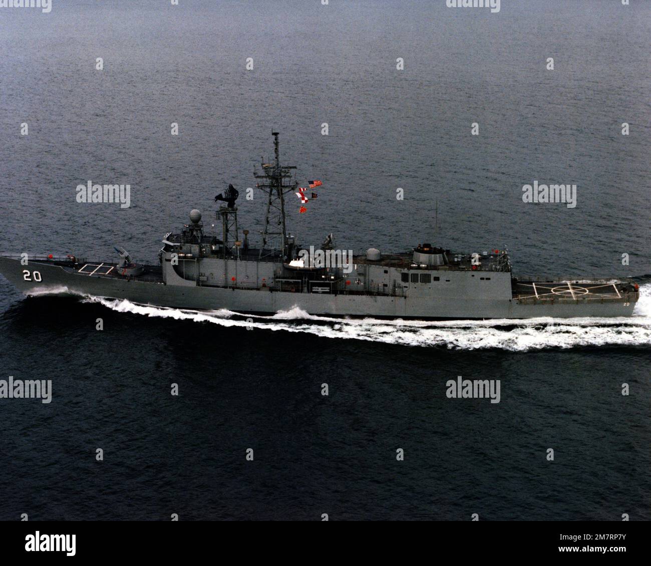 An aerial port beam view of the guided missile frigate ANTRIM (FFG-20 ...