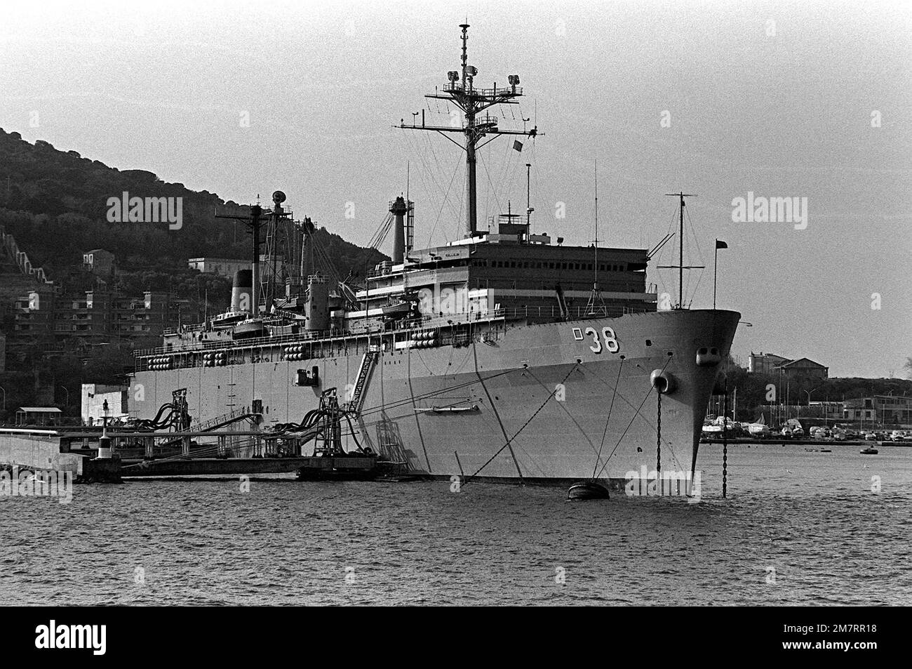 A starboard bow view of the destroyer tender USS PUGET SOUND (AD-38 ...