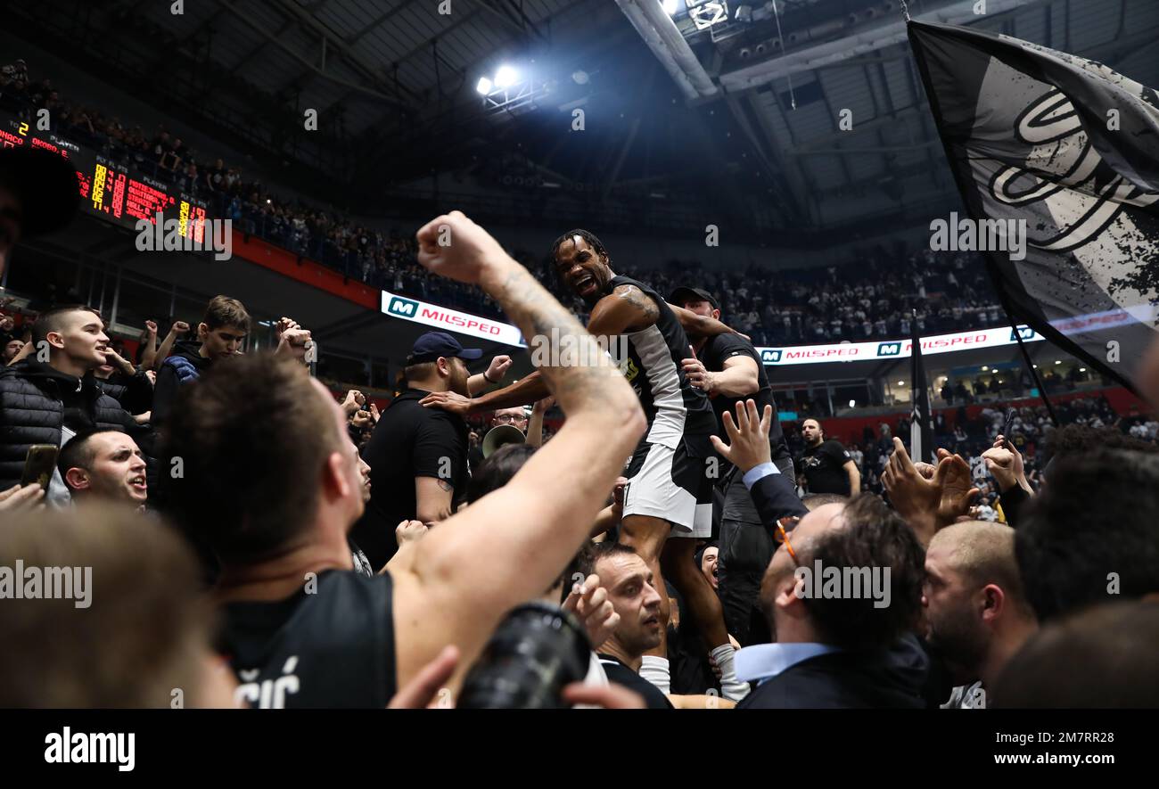 Fans basketball arena hi-res stock photography and images - Alamy