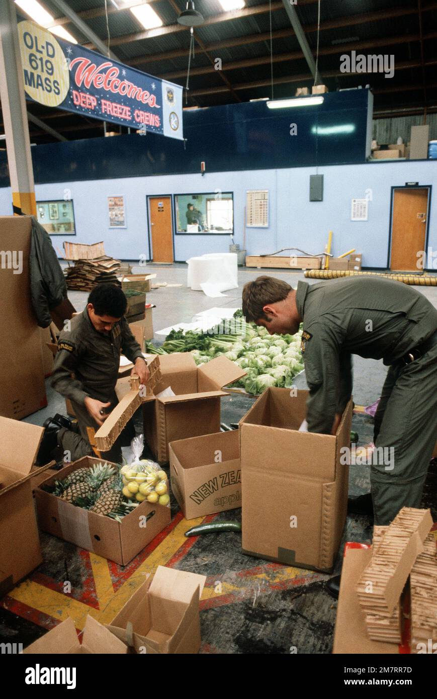 Members of the Royal New Zealand Air Force Corp. of Transportation pack ...