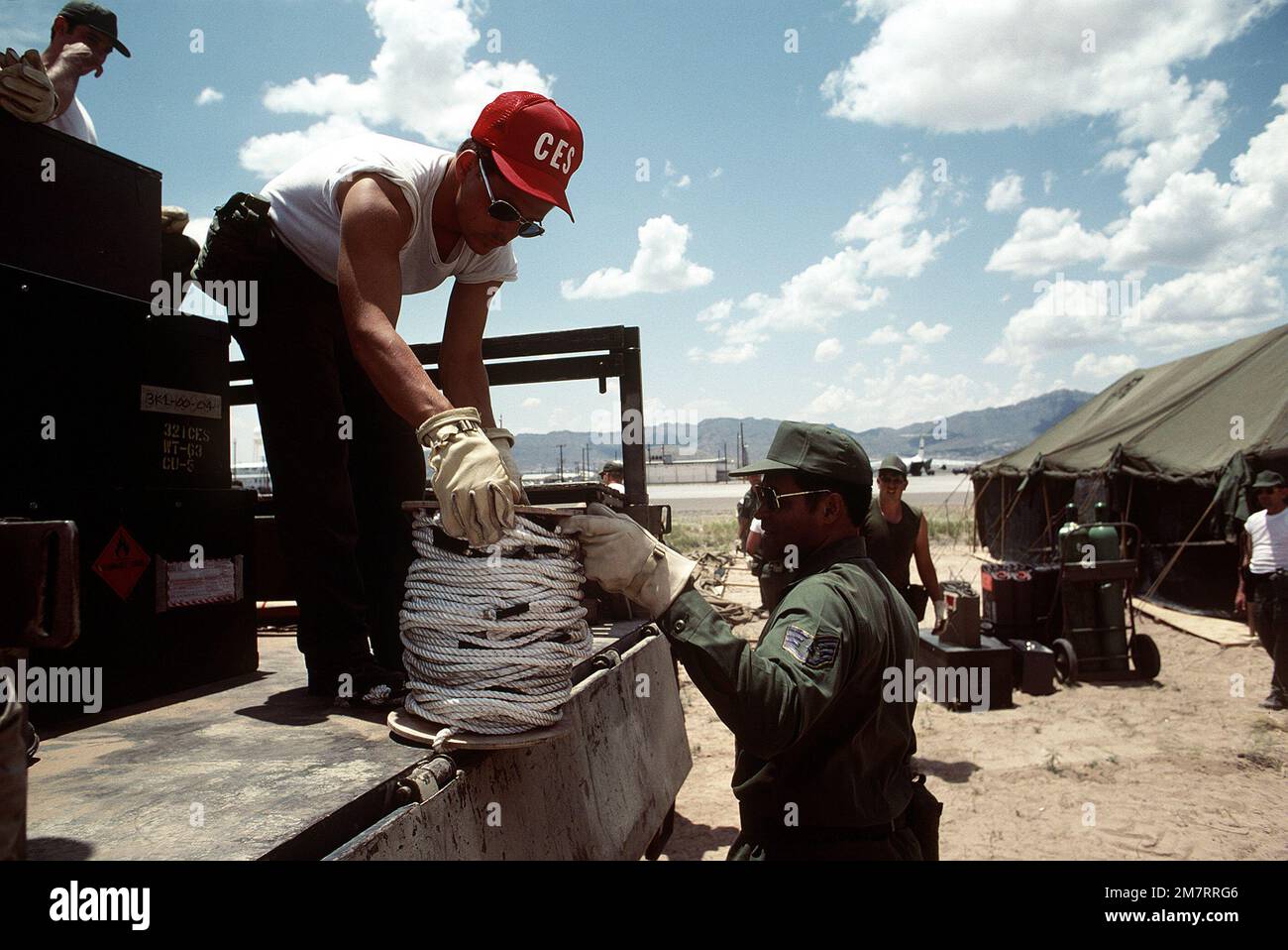 Rigging operation hi-res stock photography and images - Alamy