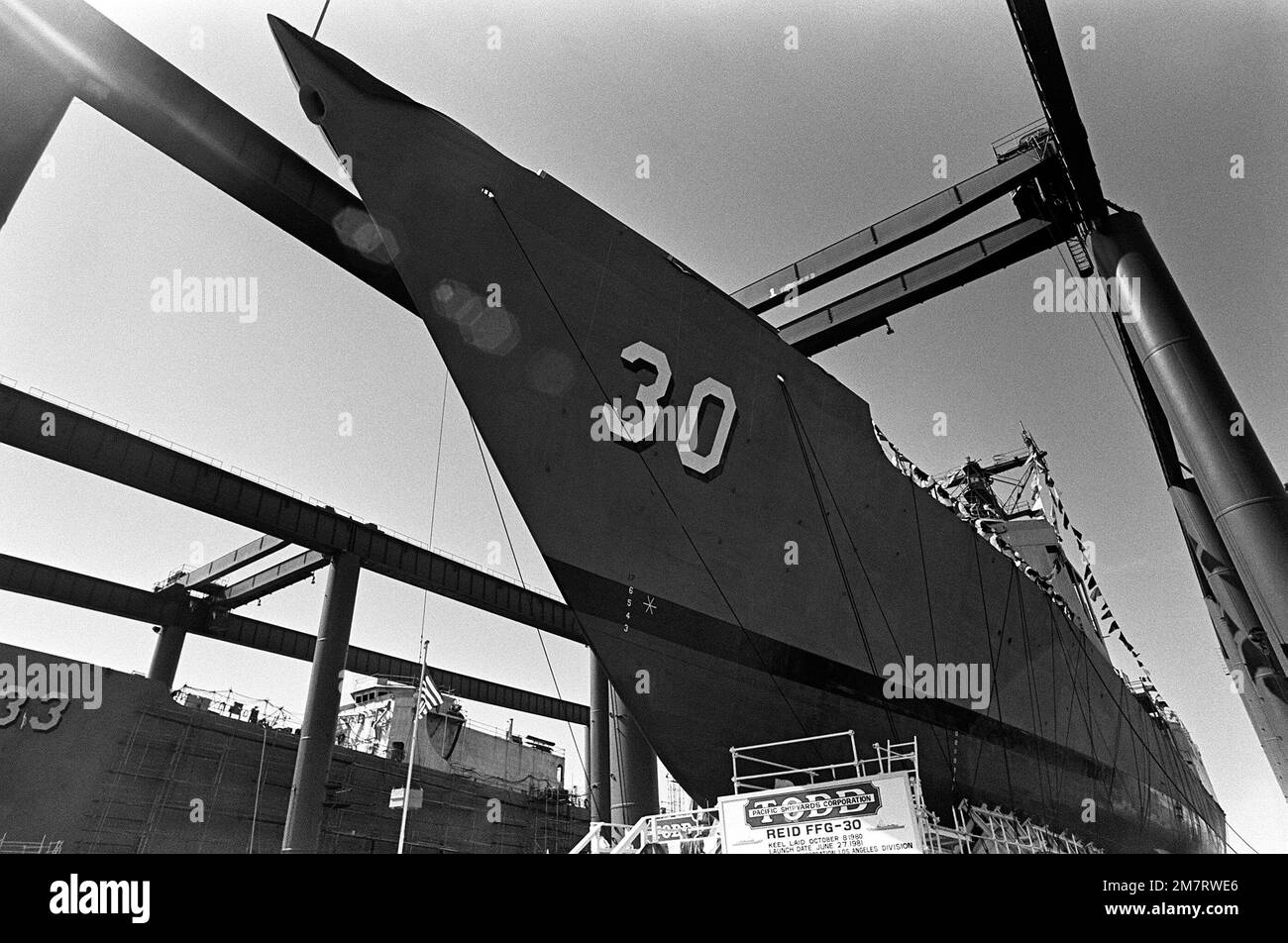 Port bow view of the guided missile frigate USS REID (FFG 30) on the ...