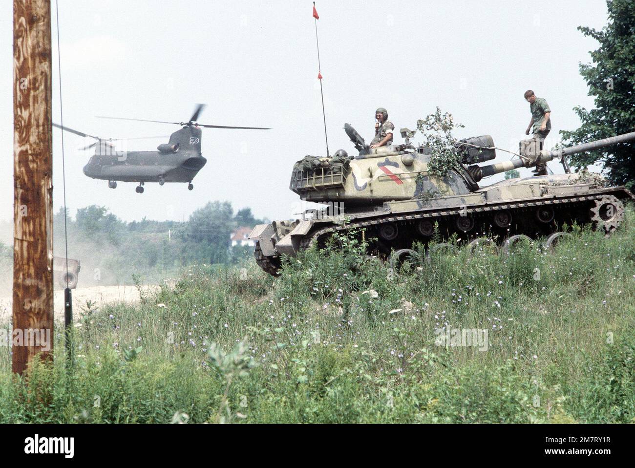 Chinook helicopter tank hi-res stock photography and images - Alamy