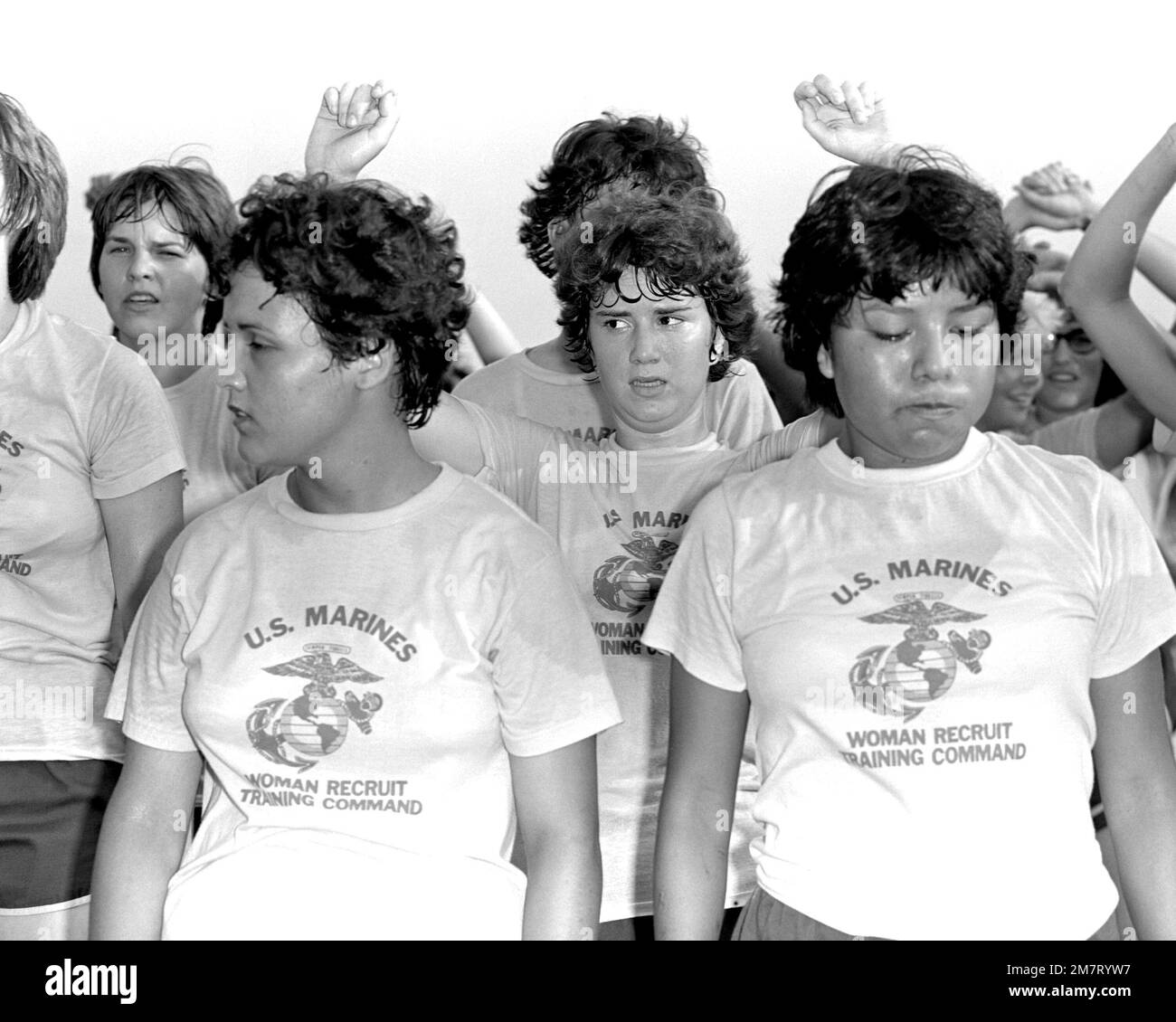 Women Marine recruits of Series 10 cool off after finishing wind ...