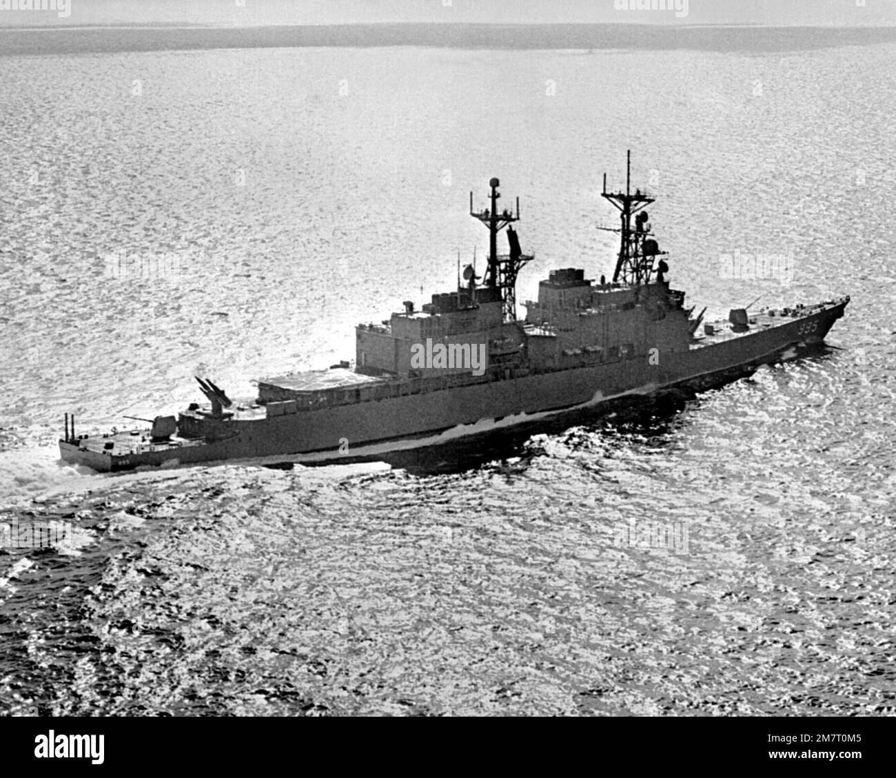 A starboard quarter view of the guided missile destroyer SCOTT (DDG-995 ...