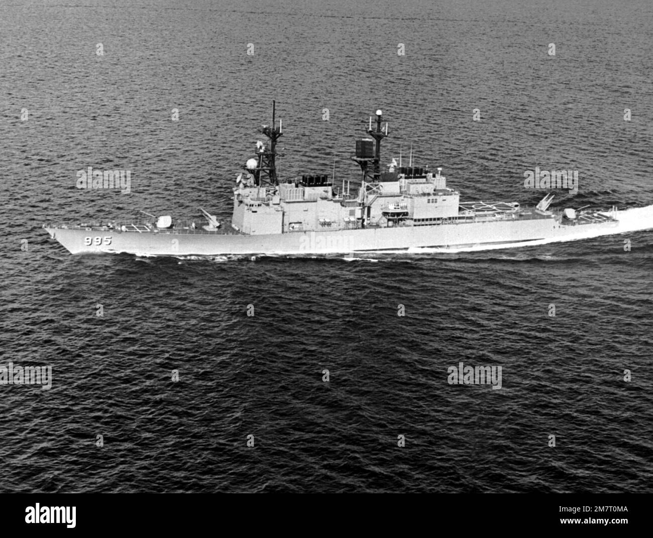 A bow view of the guided missile destroyer SCOTT (DDG-995) underway ...