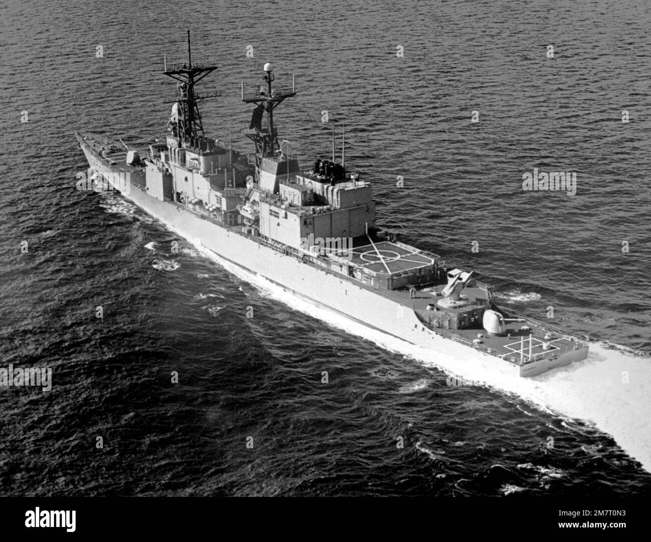 A port quarter view of the guided missile destroyer SCOTT (DDG-995 ...